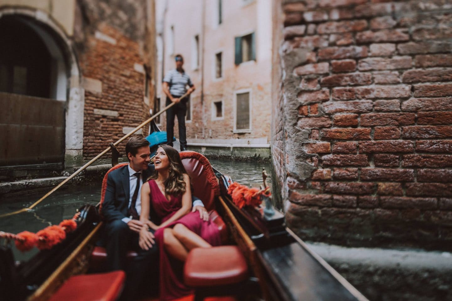 A romantic gondola ride with your Venice photographer? Why not?!