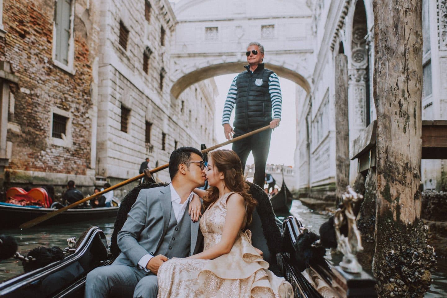 A romantic gondola ride with your Venice photographer? Why not?!