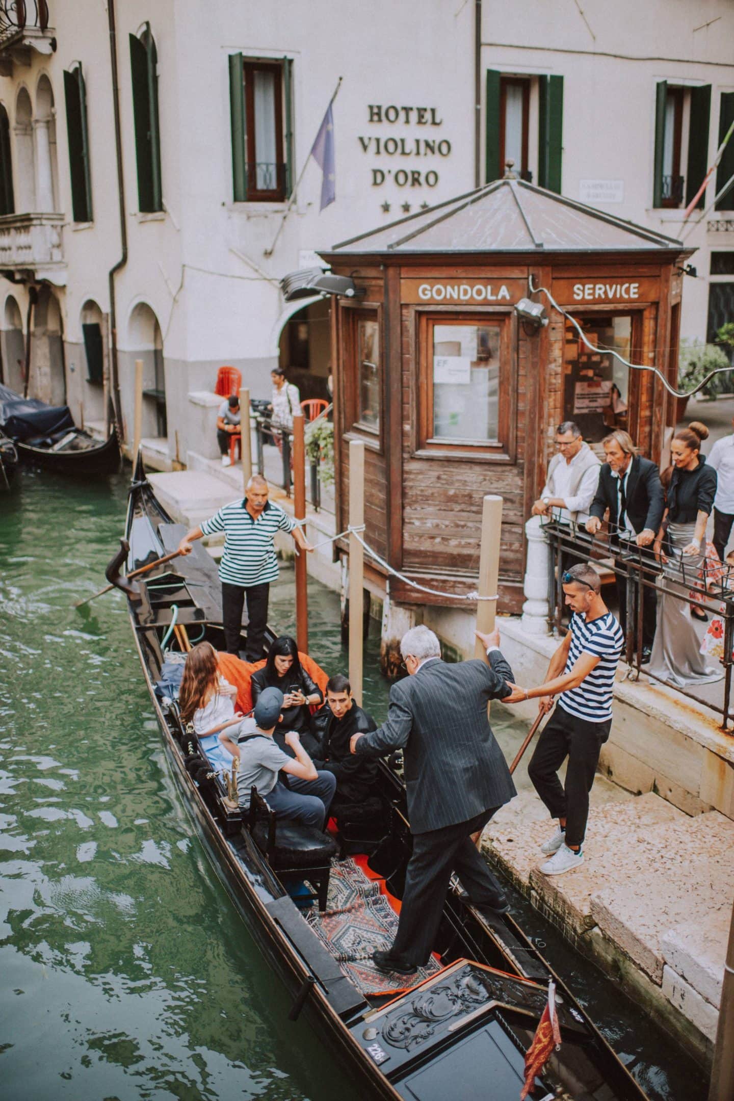 A romantic gondola ride with your Venice photographer? Why not?!