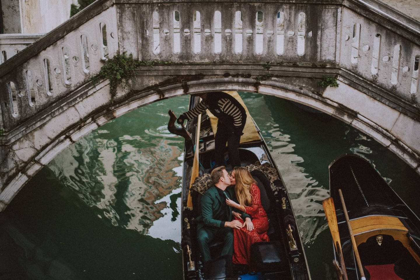 A romantic gondola ride with your Venice photographer? Why not?!