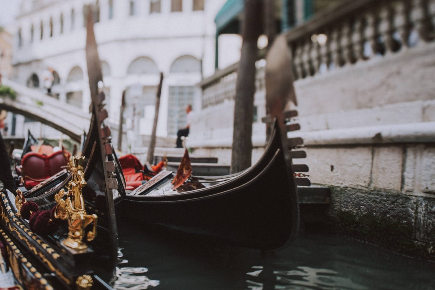 A romantic gondola ride with your Venice photographer? Why not?!