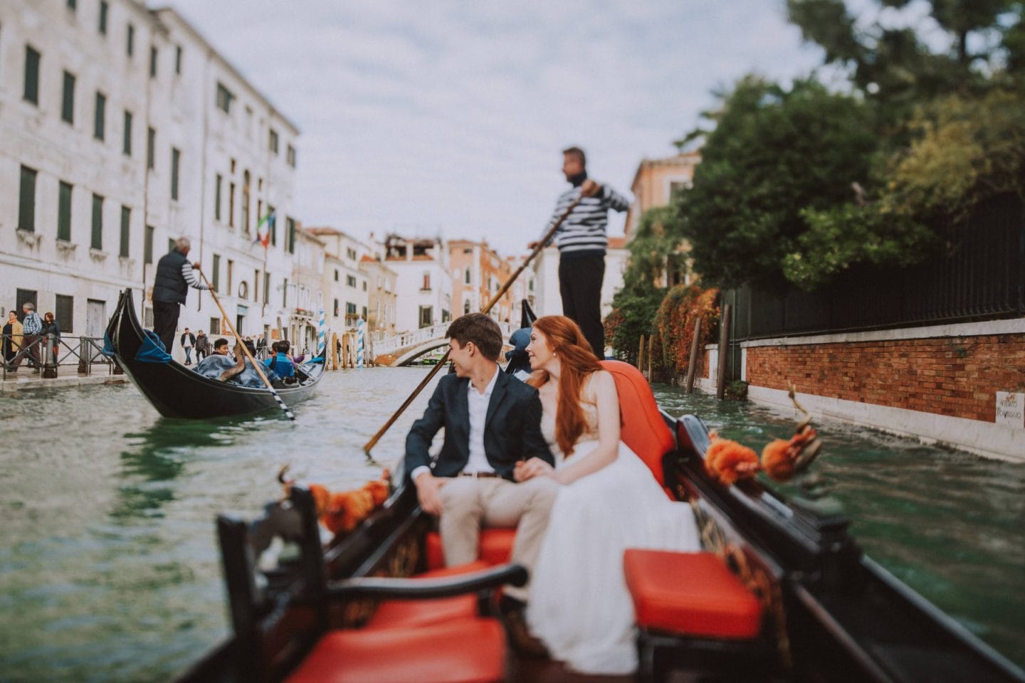 A romantic gondola ride with your Venice photographer? Why not?!